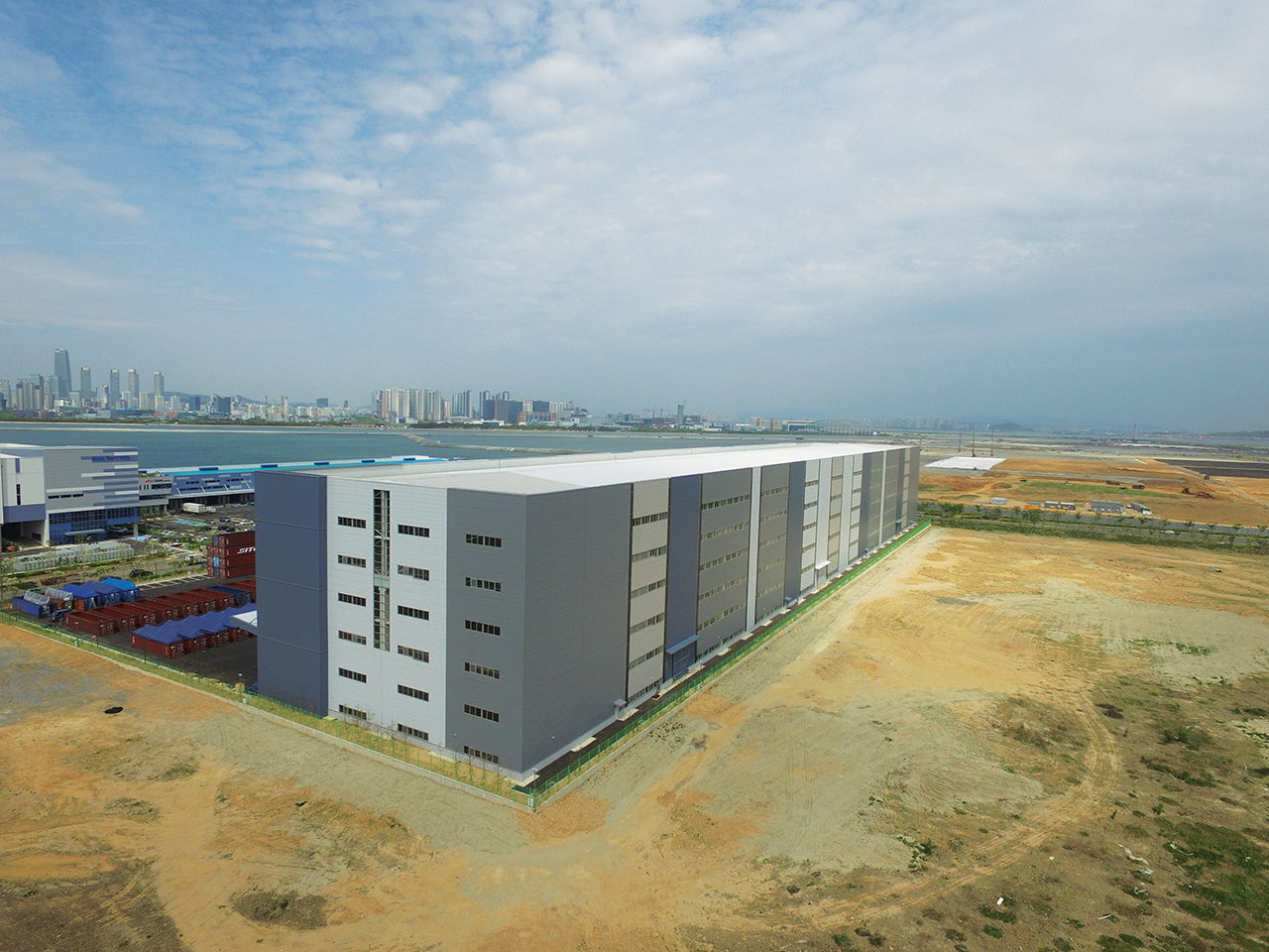 송도 GNK 로지스텍 > 시공사례 | Dongcheon Co., Ltd.